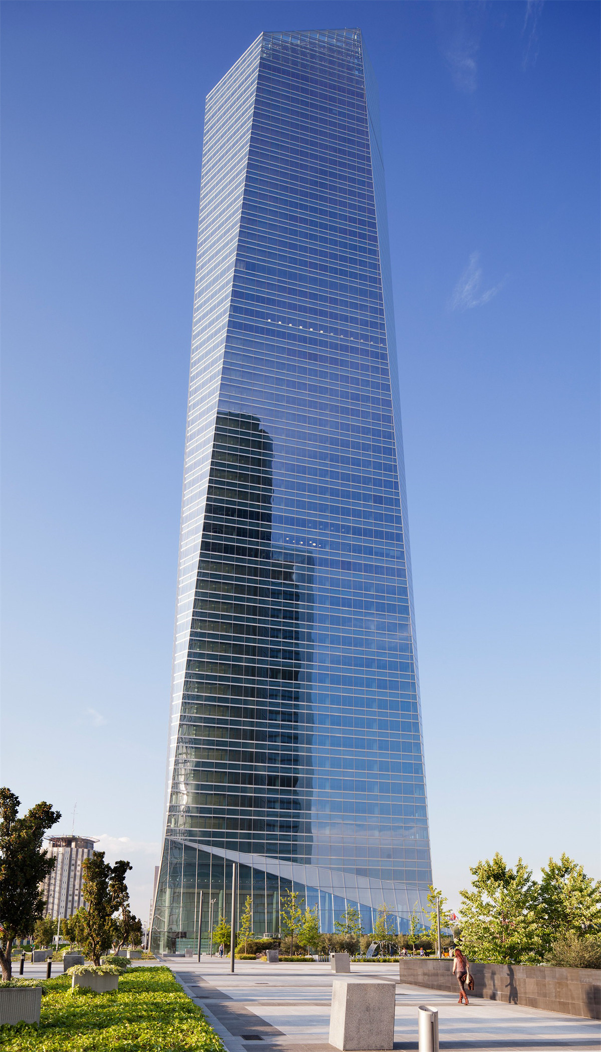 西班牙最高楼，Crystal Tower，马德里 | cesar pelli & associate - 品素品设计